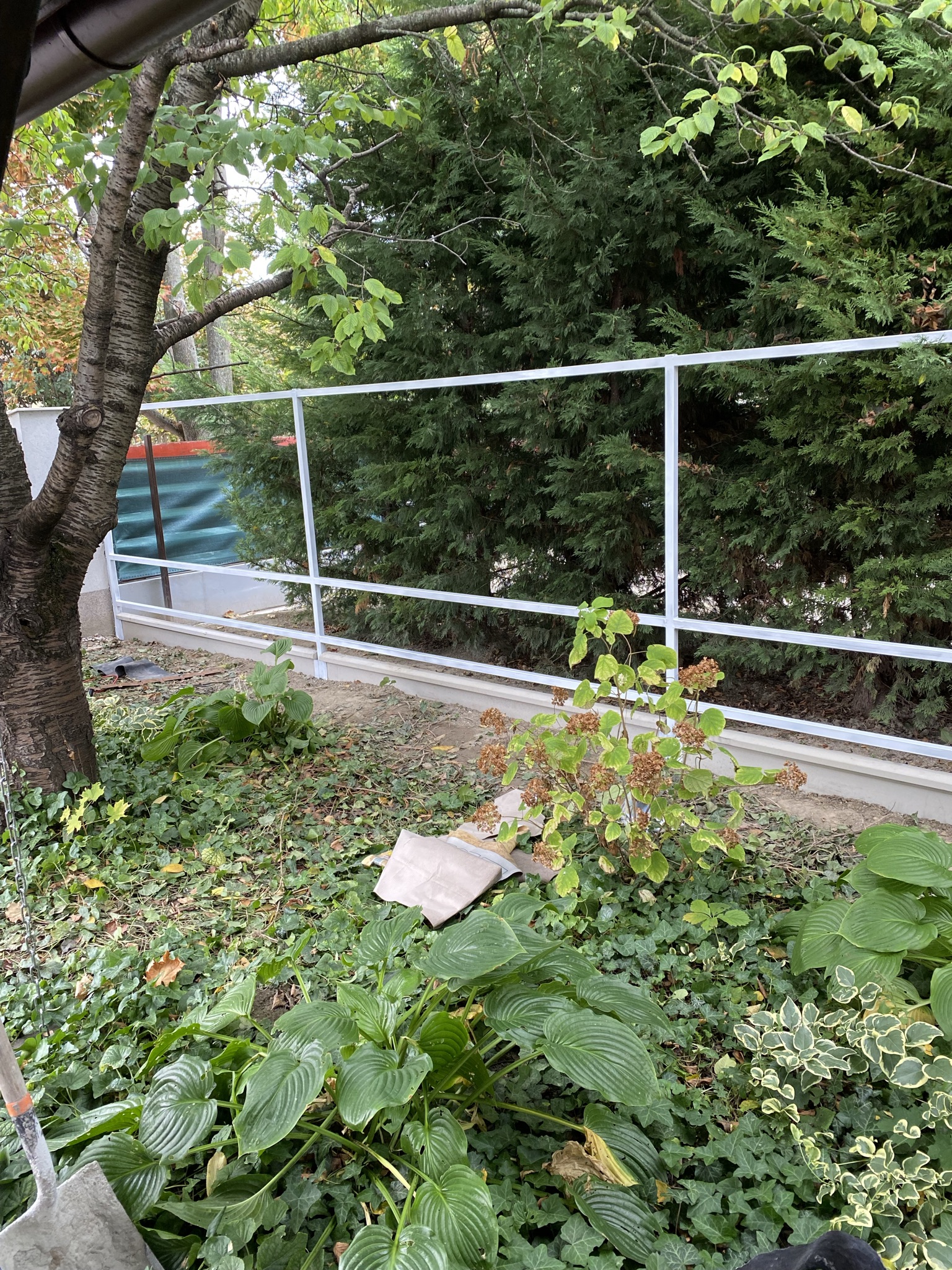 Székesfehérvár kerítés építés T8-ból és betonelemből